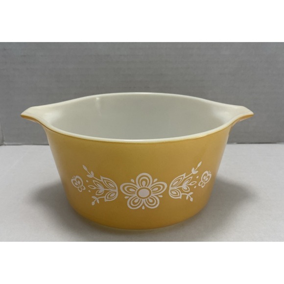 Pyrex | Dining | Vintage Butterfly Gold Pyrex Casserole Dish 473 Qt No ...